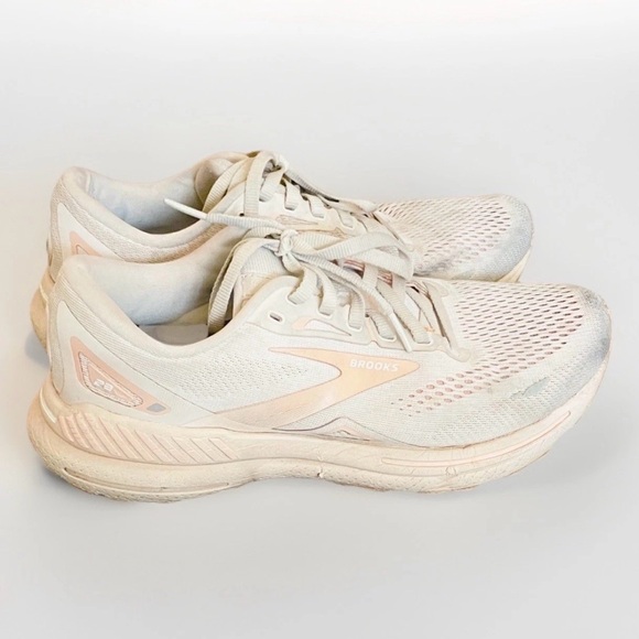 Brooks | Shoes | Brooks Womens Athletic Shoes Cream And Pink Accents ...